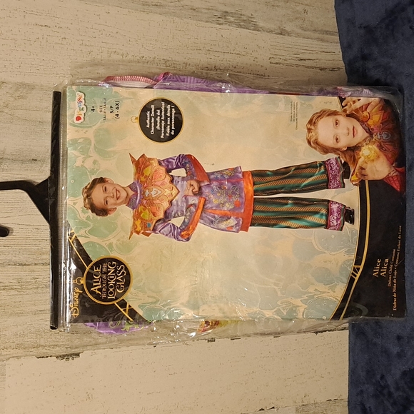 Disguise | Costumes | 14 Disguise Disneys Alice Through The Looking ...